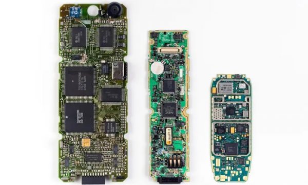 pick and place machine To Know about mobile phone chip